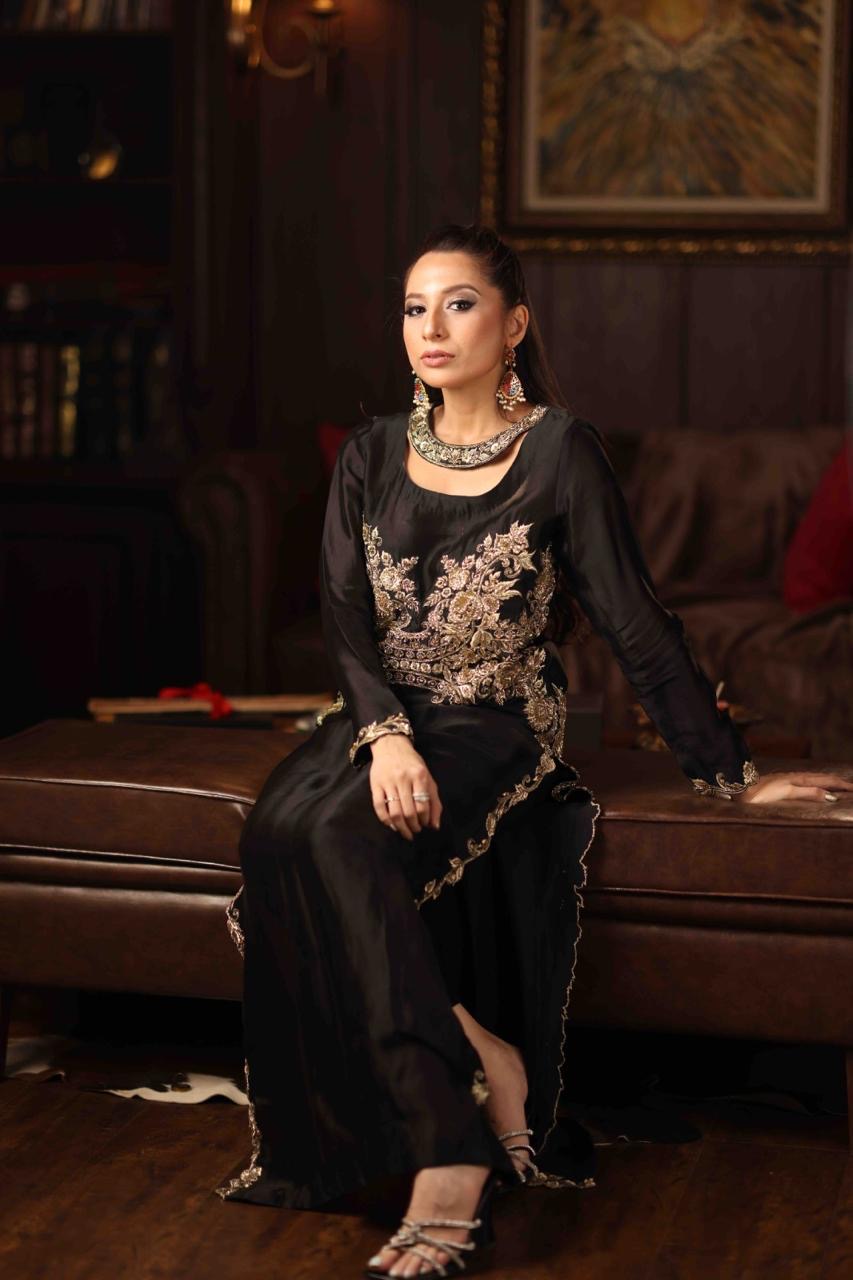 Black Gold flame – Shahnaz Anis