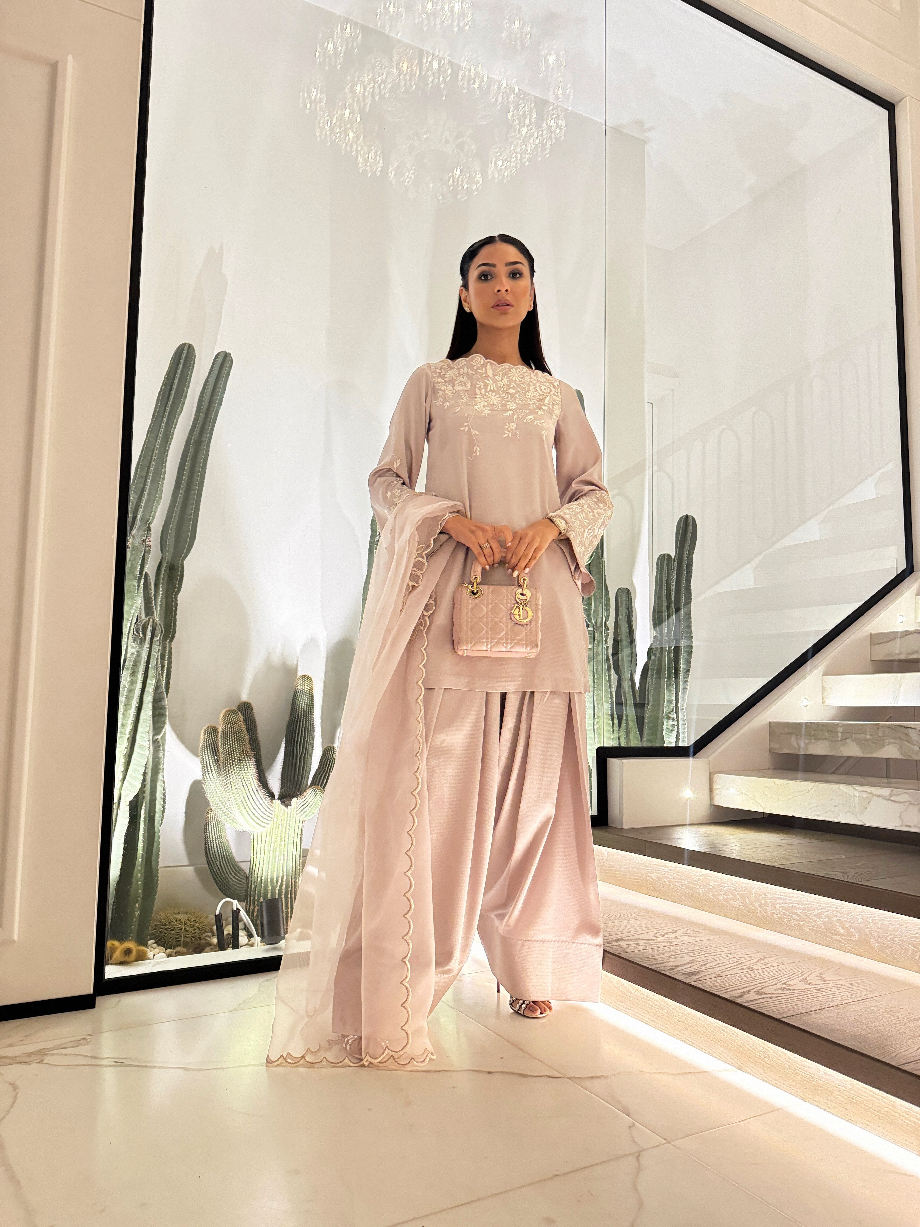 Kiran Malik's look – Shahnaz Anis